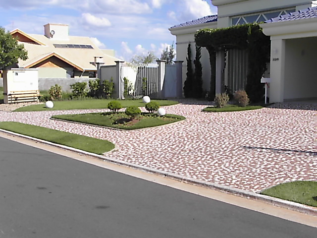 Portfólio modelo de calçada em pedra portuguesa. Campinas e região.