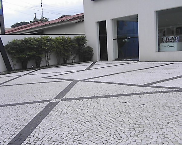 Portfólio modelo de calçada em pedra portuguesa. Campinas e região.